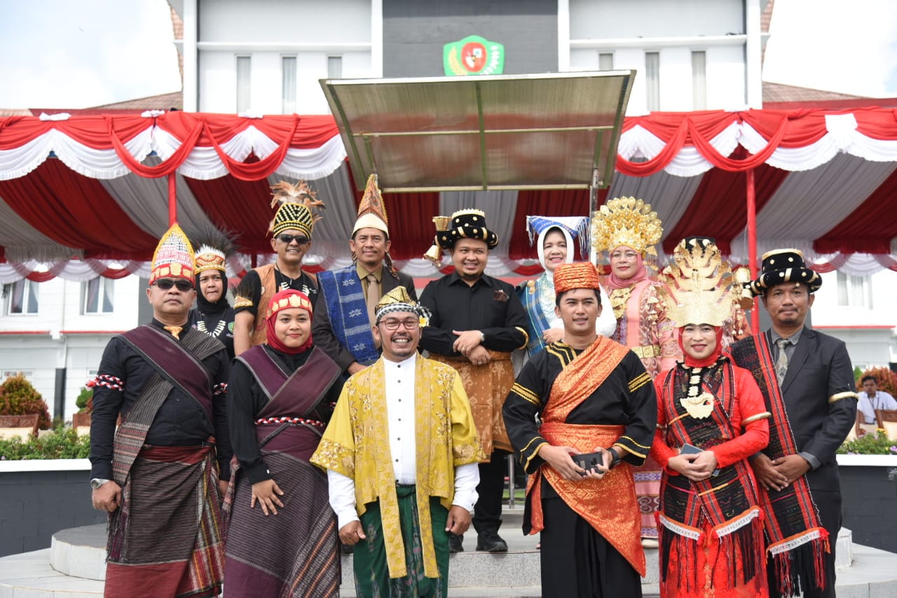 Pakaian Adat Mewarnai Peringatan Hardiknas 2023 di Tapsel