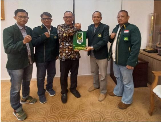 Calon Wali Kota Helldy dan Alawi Terima Formulir B1-KWK dari Partai PBB